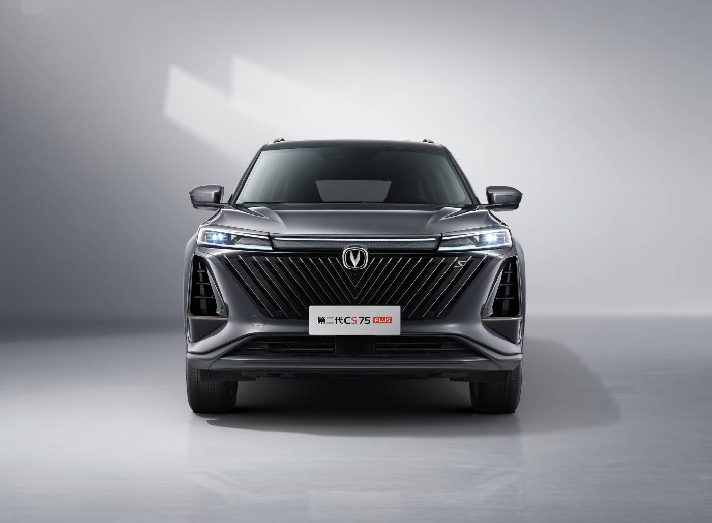 长安第二代CS75 PLUS售12.49万起，设计优化，全系标配8AT-骑士侃车